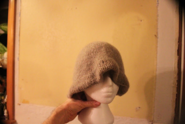 School of the Renaissance Artisan: Elizabethan Knitting: A Monmouth Cap