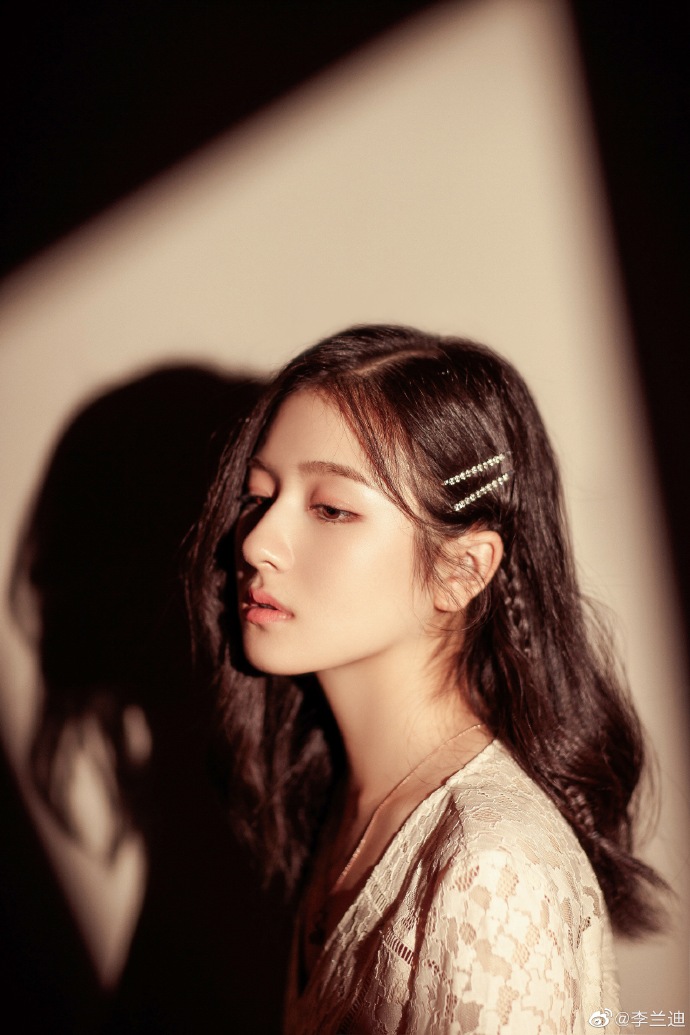 China Entertainment News: Landi Li releases birthday photos