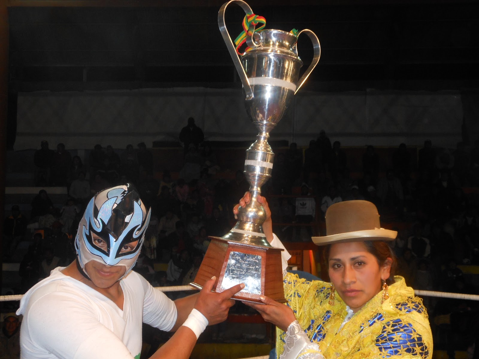 LUCHA LIBRE BOLIVIA: FELICIDADES POR LOS NUEVOS CAMPEONES MIXTO EN PAREJAS