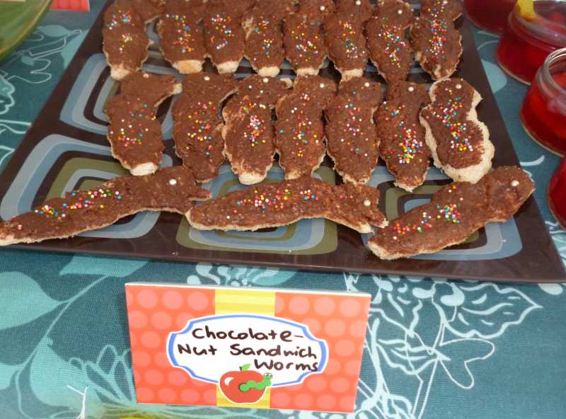 The Papoose Mamoose: Worm Party!