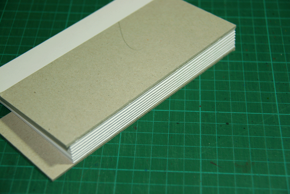 reino artesanal: ENCUADERNACIÓN SEMIFLEXIBLE - TUE MOUCHE