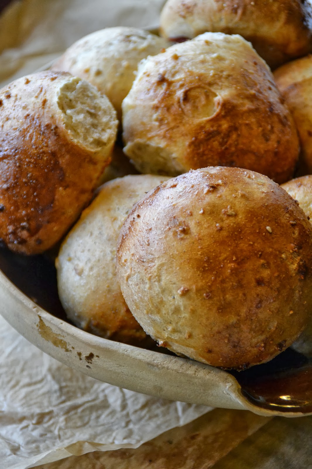 Kunster på køkkenbordet : Langtidshævede boller med æbler og kardemomme