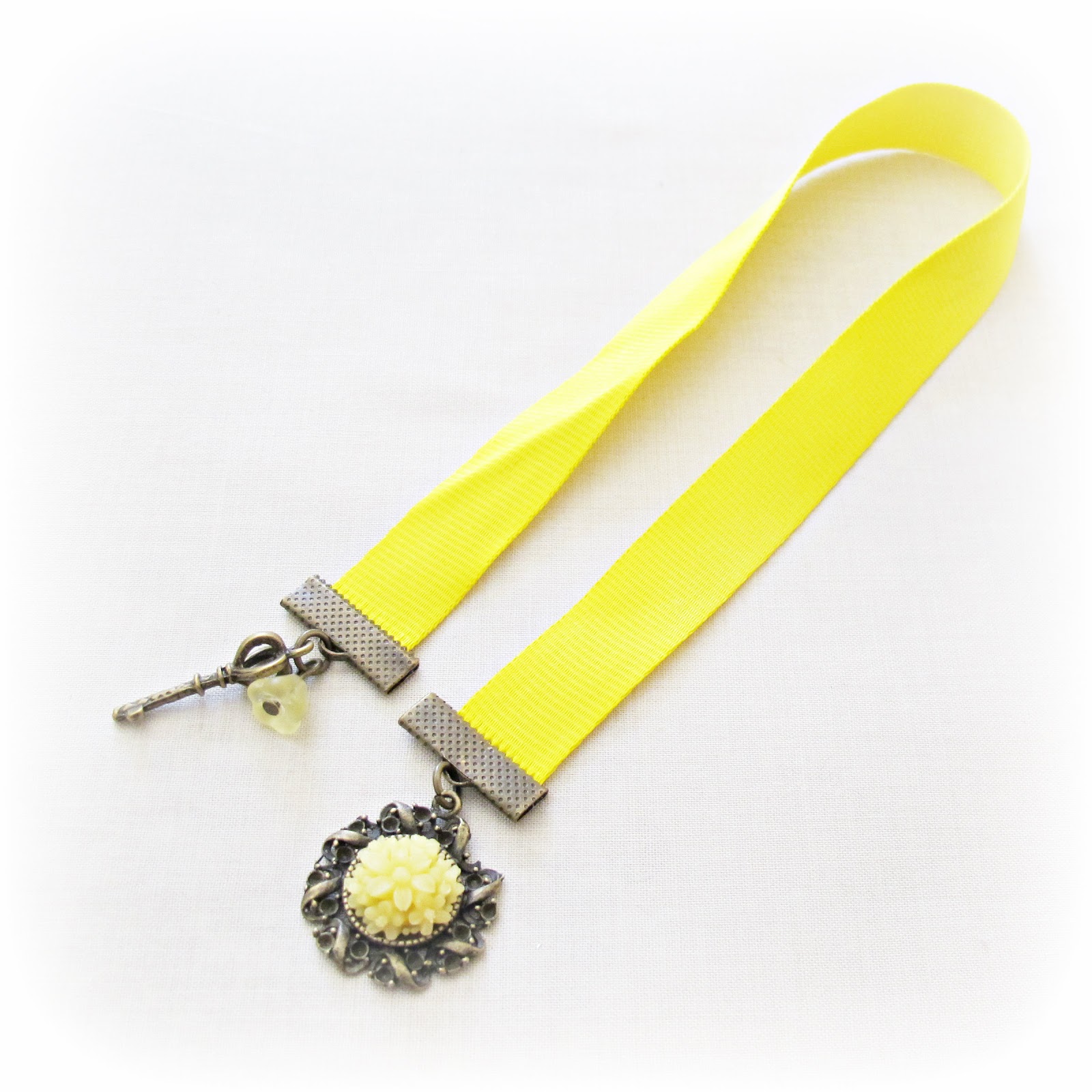 Two Cheeky Monkeys: Vintage-inspired ribbon bookmark DIY