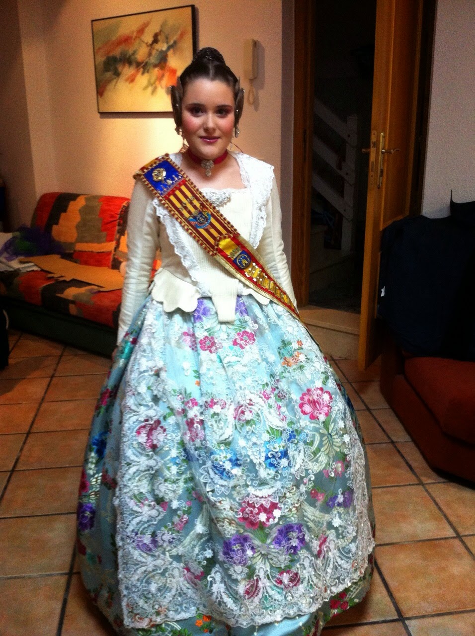 ENTRE TELAS: TRAJES DE FALLERA CONFECCIONADOS POR ALUMN@S DE LA ACADEMIA