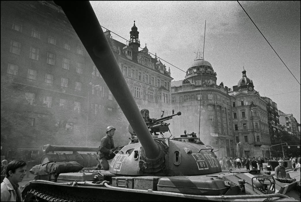 Pictures of the 1968 Soviet Invasion of Czechoslovakia ~ Vintage Everyday