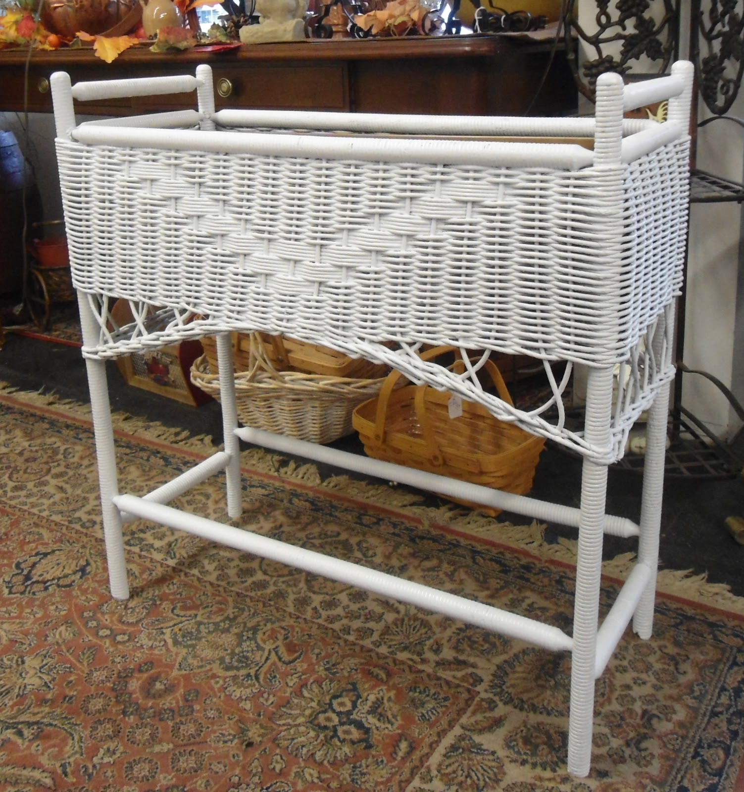 Phoebes Hidden Treasures ~ Antiques and Collectibles Blog: White Wicker ...
