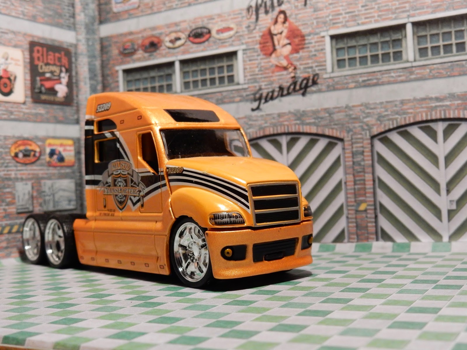 Diecast Super: Maisto Pro Rodz Haulerz