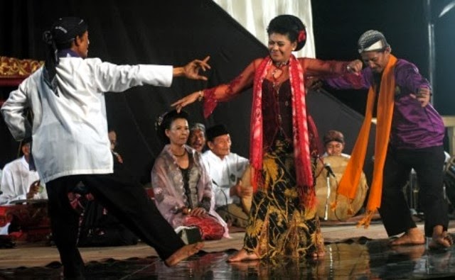 Lingkung Seni Gerak " Kuda Lumping " Sunda: BUDAYA SUNDA