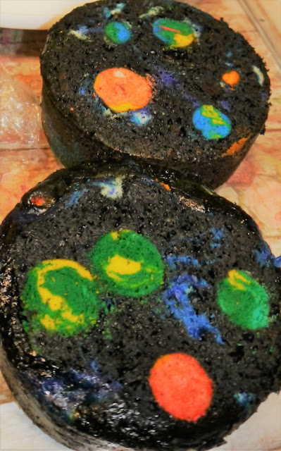 Suzy Homefaker: Galaxy Cake with Planets inside!! Solar System Birthday ...