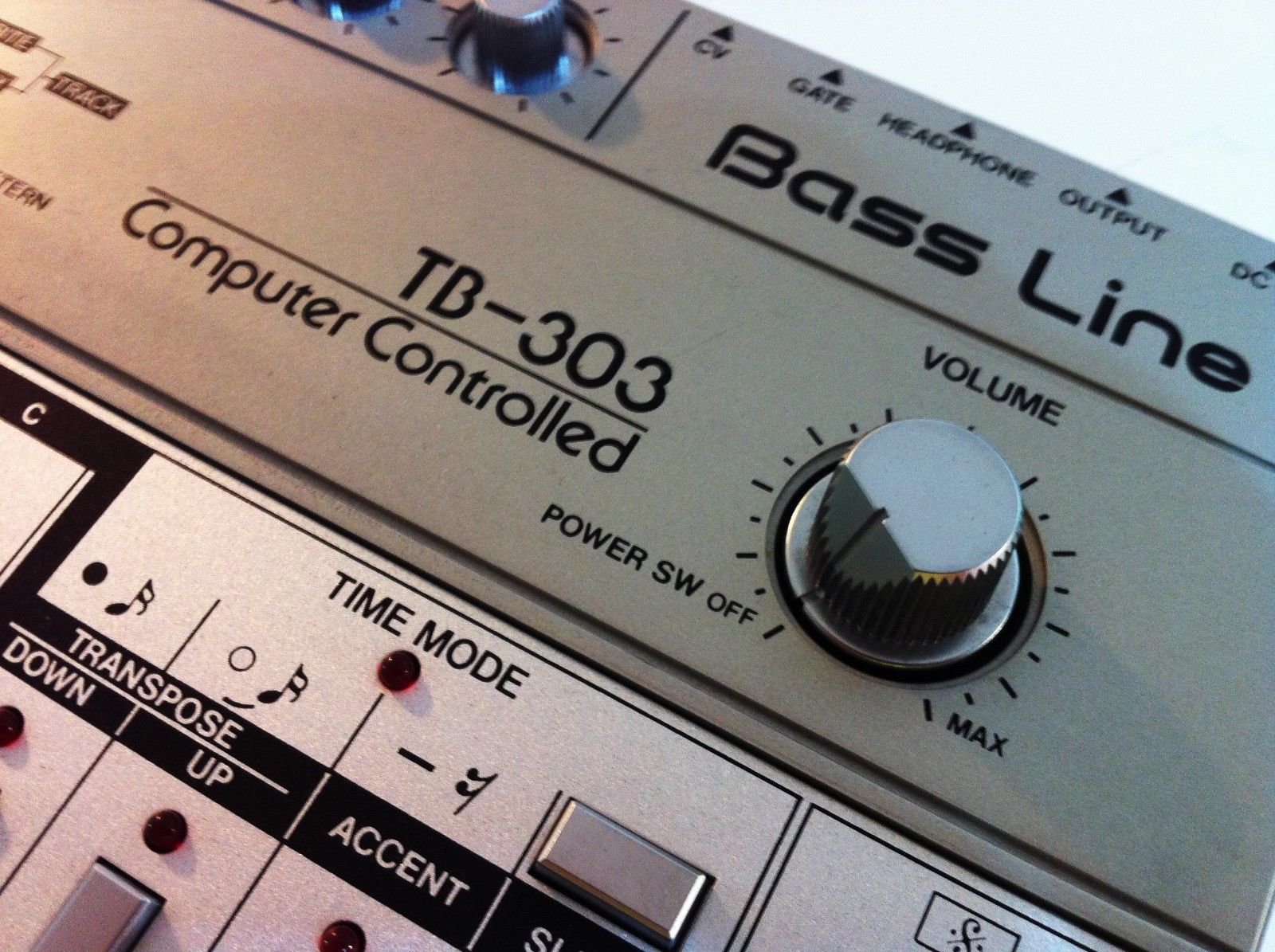 MATRIXSYNTH: Roland TB-303 Bass Line