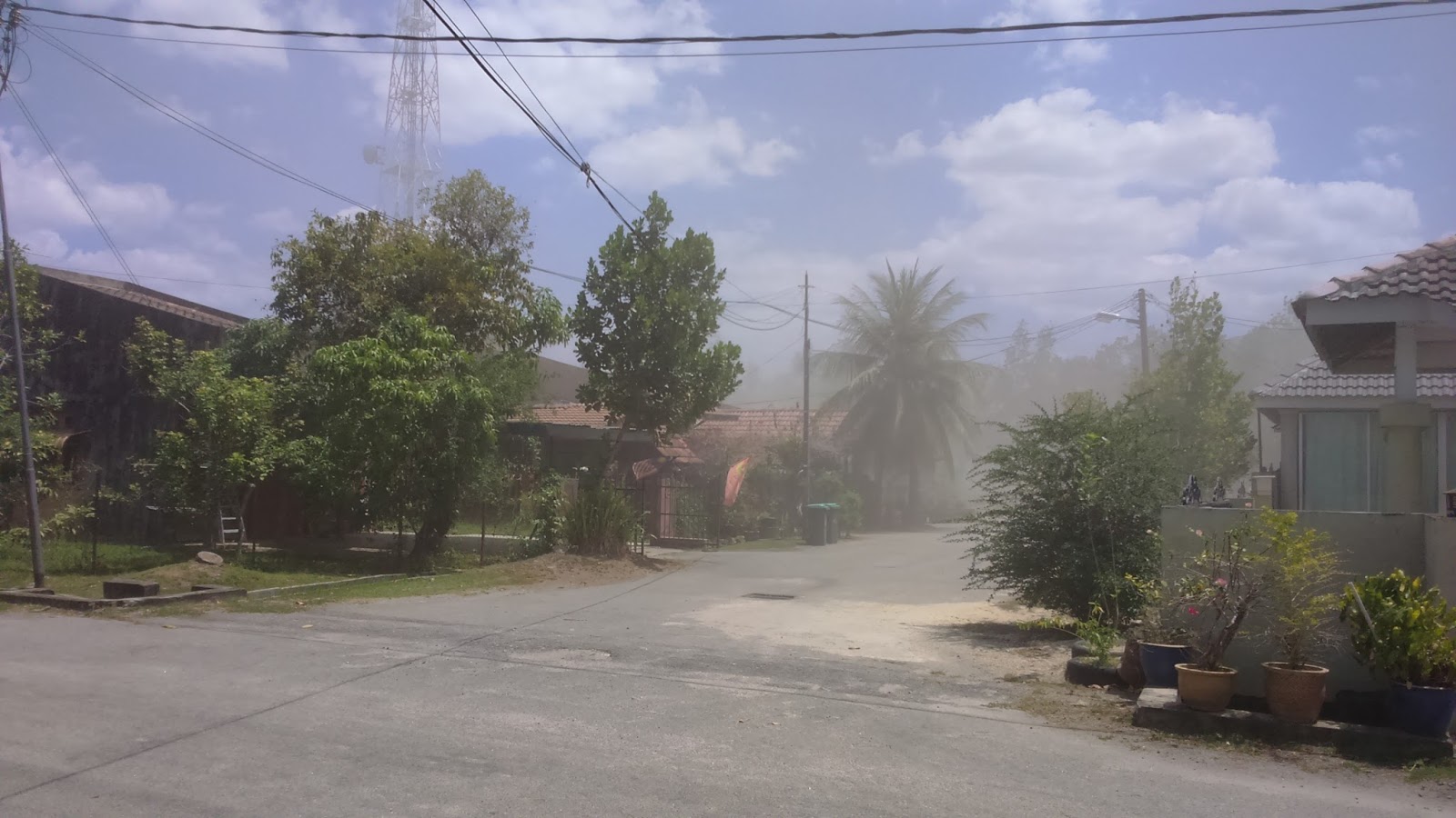 madisyak.blogspot: NIKMAT PEMBANGUNAN: KAMI MAKAN HABUK DAN DEBU