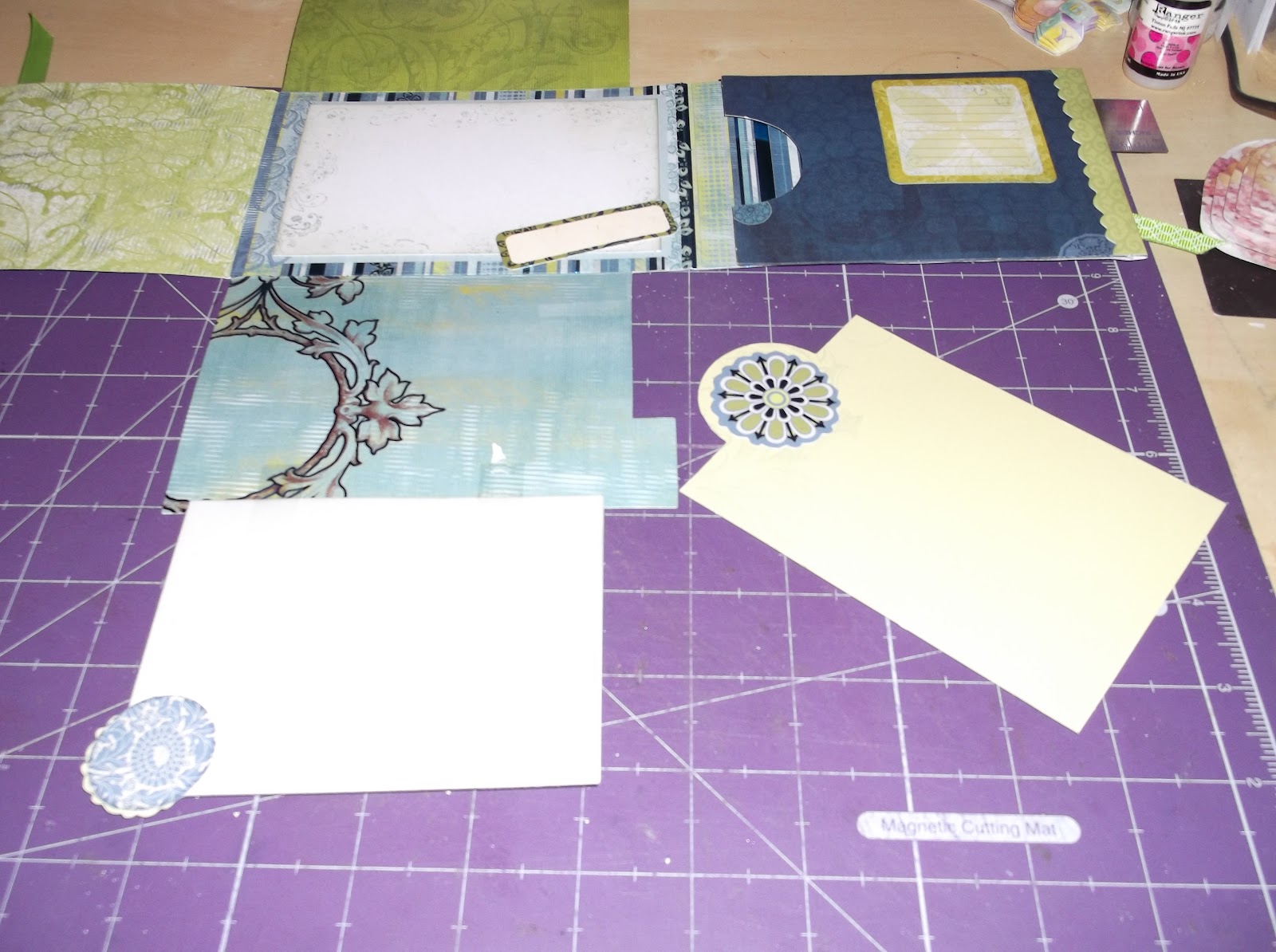 Papercollecter Anon: Another Fold Out Book