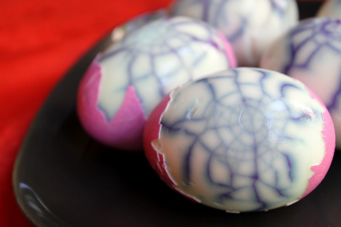 A Teaspoon and A Pinch: Halloween Idea: Spider Web Eggs