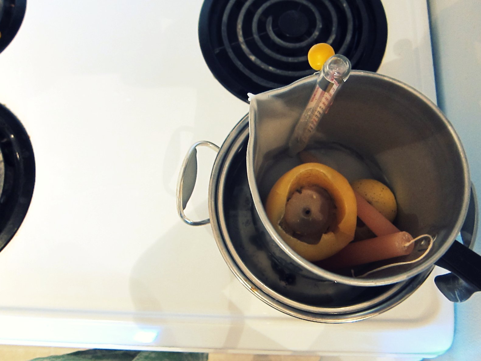 ECO MONSTER: Egg Shell Candle Tutorial