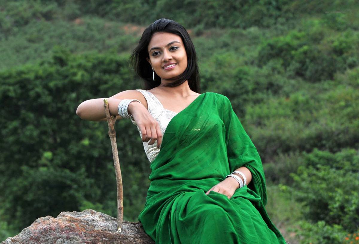 Nikitha Narayan Awesome Green Saree Still Gallery |Beautiful Indian ...