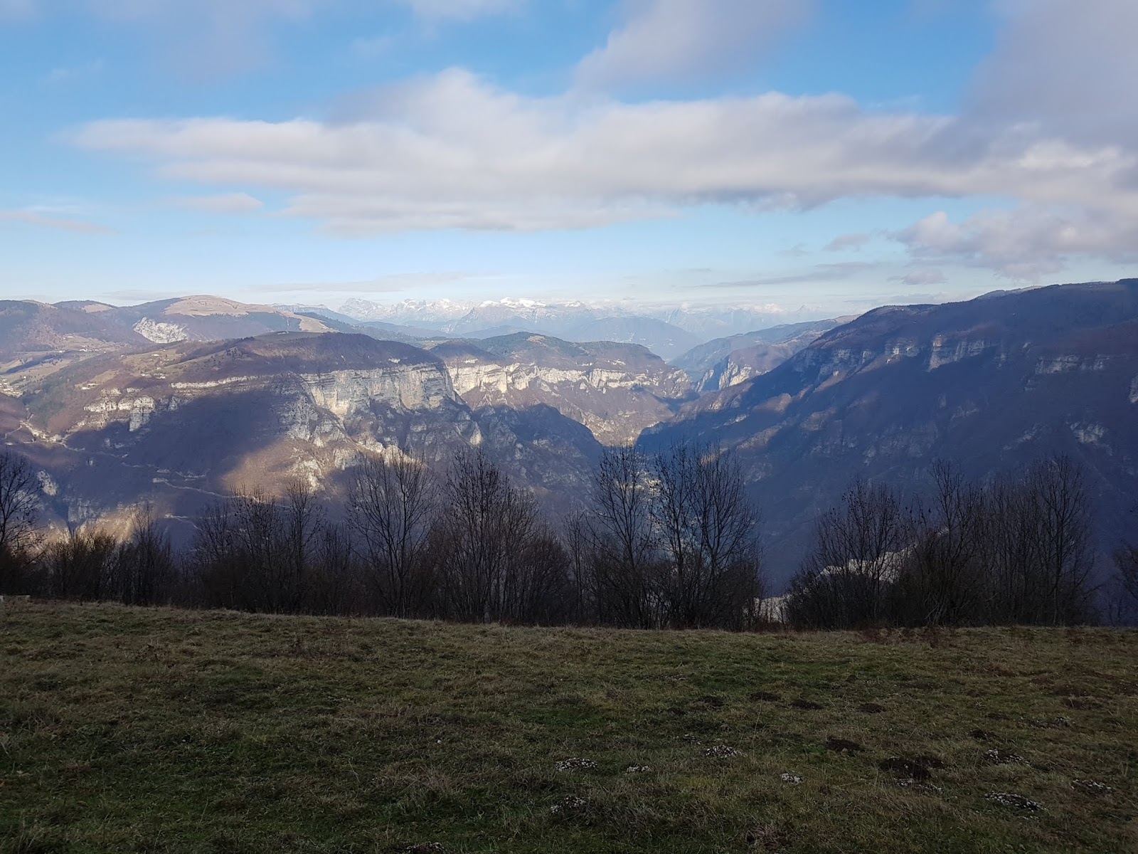 Su strade e sentieri: COL D'ASTIAGO (m. 1.241) - SENTIERO DEL VU - Val ...
