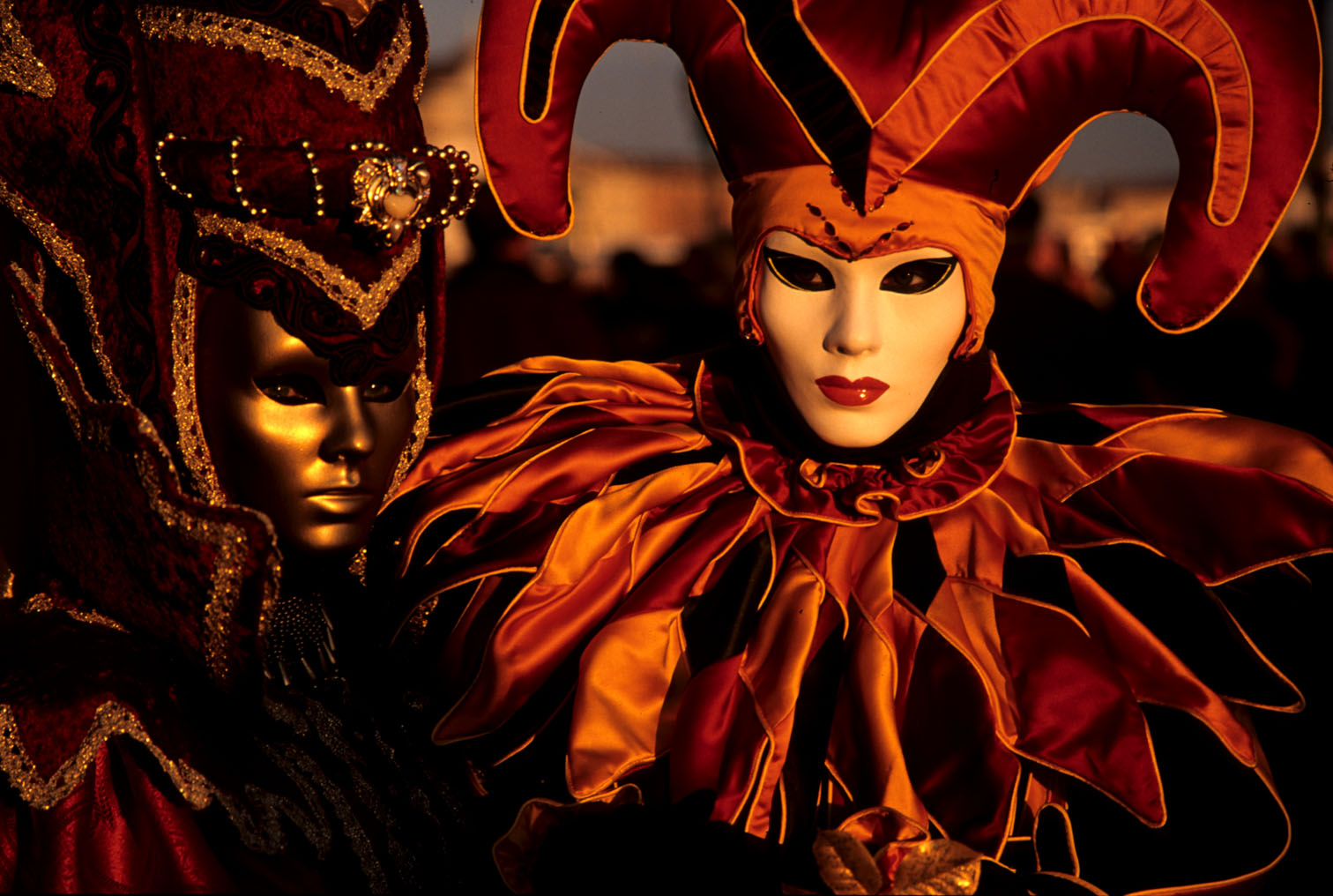 Ciberestética: Bufones, Arlequines y Polichinelas en digital