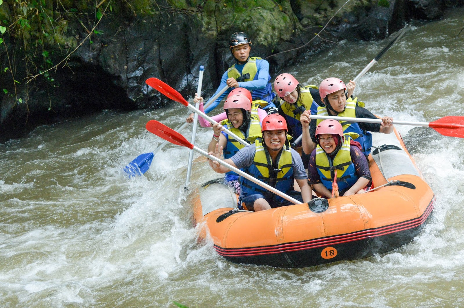 BALI WHITE WATER RAFTING - BALI TOUR
