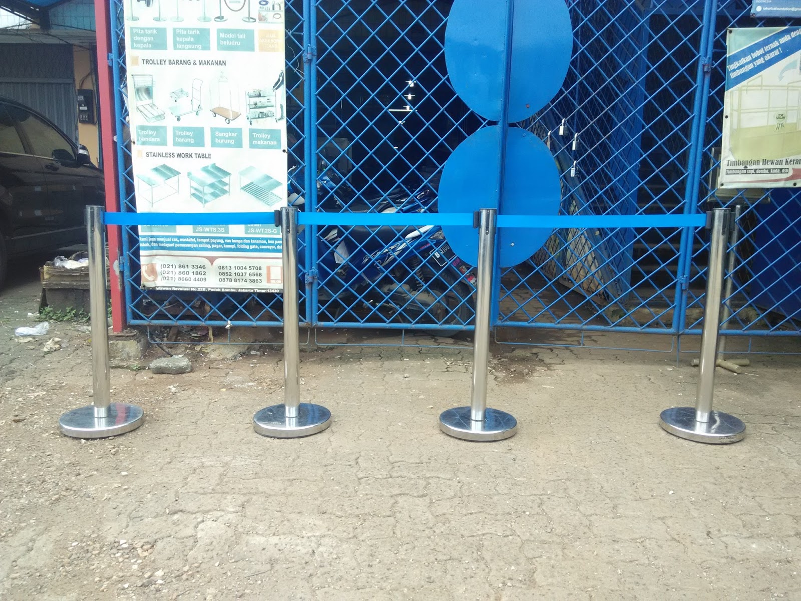 Sewa - Rental Tiang pembatas antrian stainless / Q LINE / RAILING STAND ...