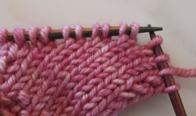 LiaKnits: SHORT ROWS: YARN OVERS