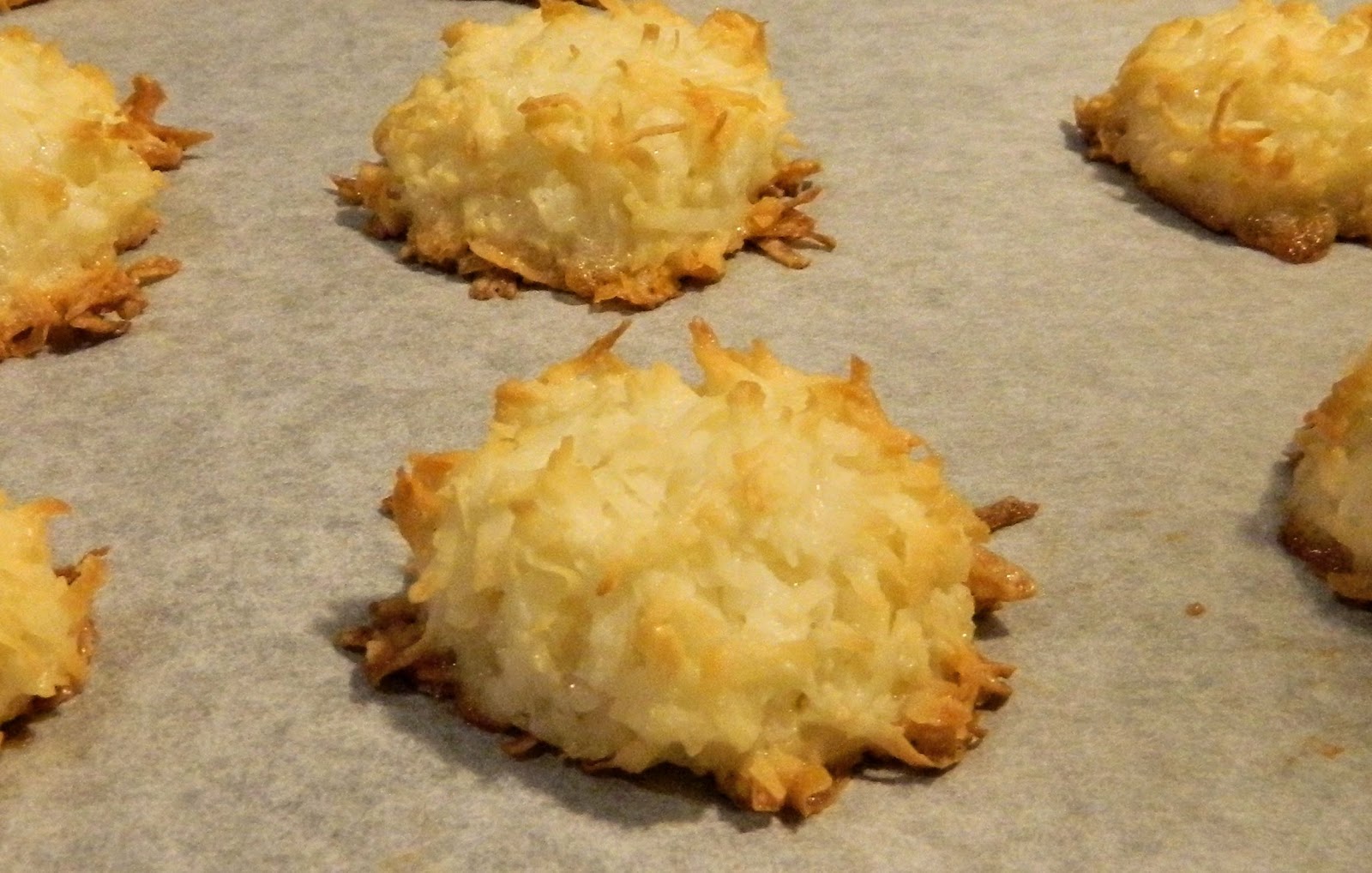 a CASE of art: Quick Coconut Macaroons
