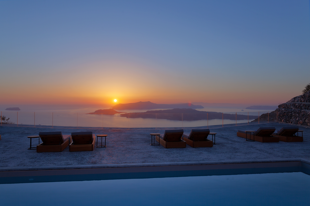 Passion For Luxury : Villa Lorena Santorini