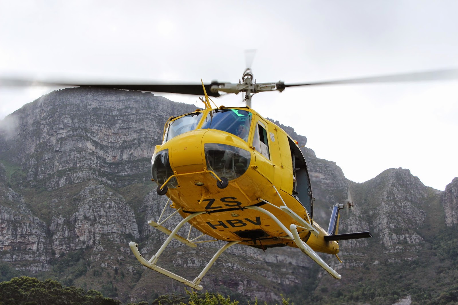 AVIATA NEWS: BELL 205 (HUEY) Helicopters help to suppress Bush Fires in ...