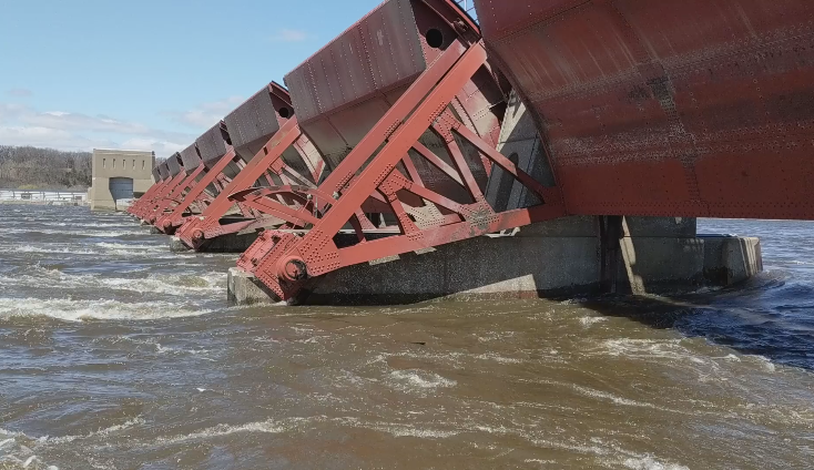 Industrial History: Mississippi Lock and Dam #14 near Bettendorf, IA