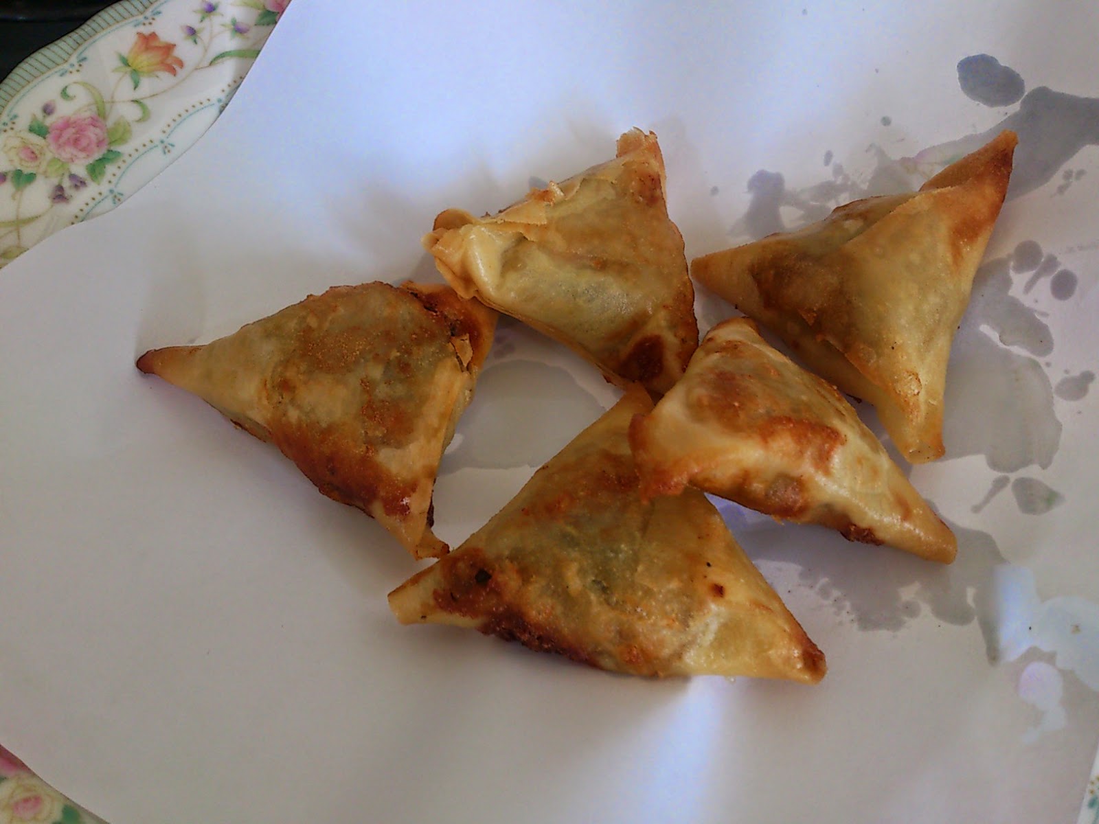 KUIH SAMOSA INTI DAGING KENTANG SEJUK BEKU