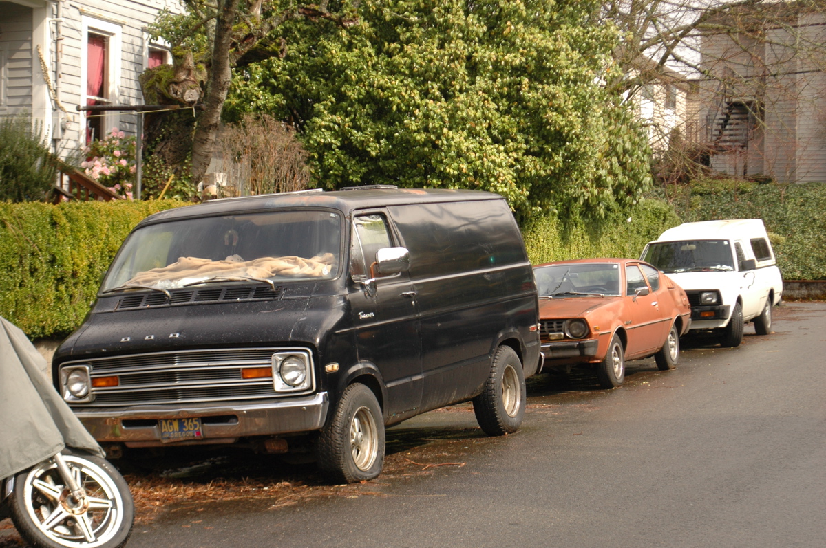 OLD PARKED CARS.: Saturday Triple-Shot: 1971 Dodge Tradesman 100.