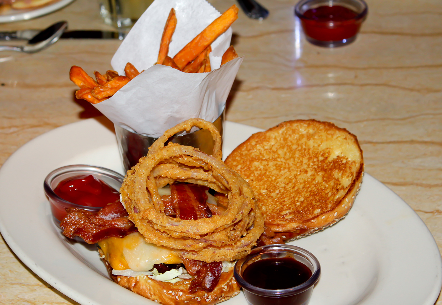 OPEN ADDICTION: THE CHEESECAKE FACTORY - GLAMBURGERS