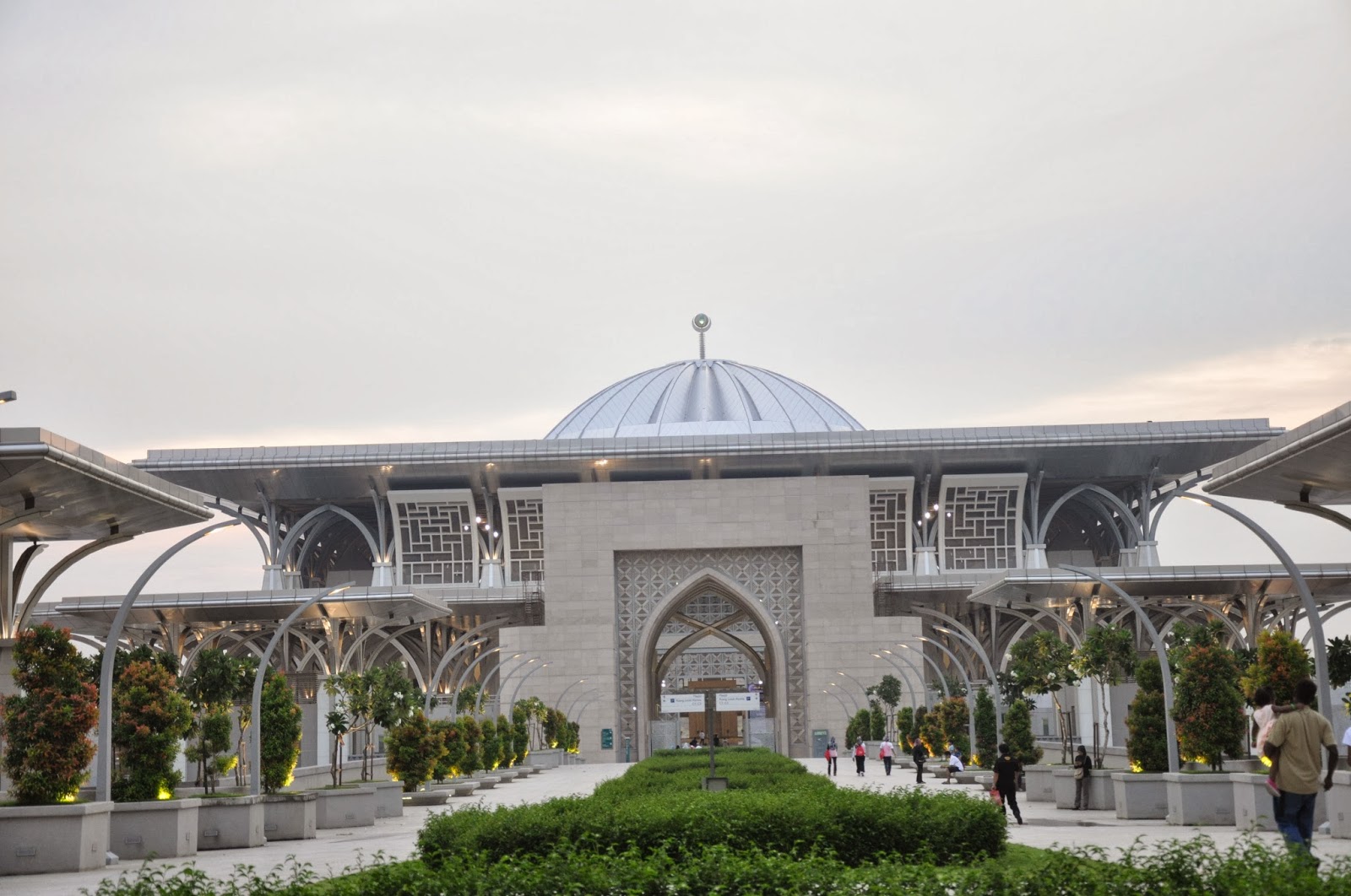 My Travel and Living: Masjid Besi @ Masjid Tuanku Mizan Zainal Abidin ...