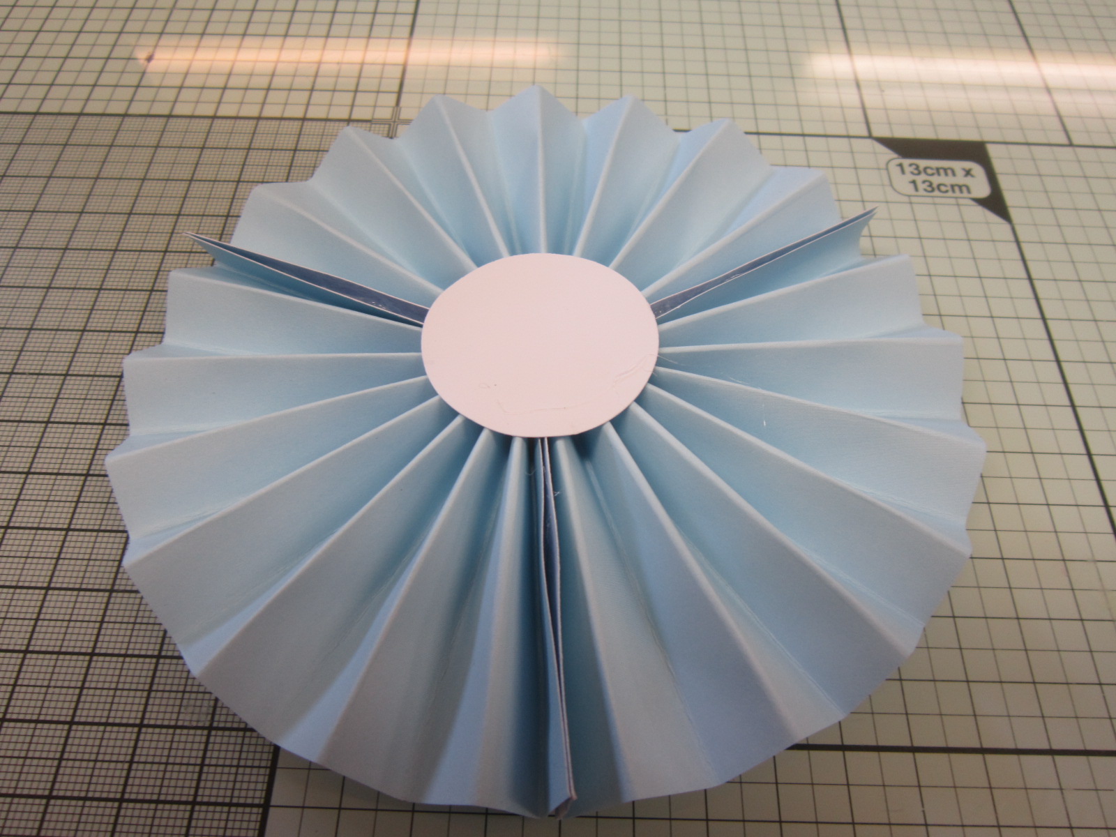 Pinnacle Crafts: Concertina Paper Christmas Trees....