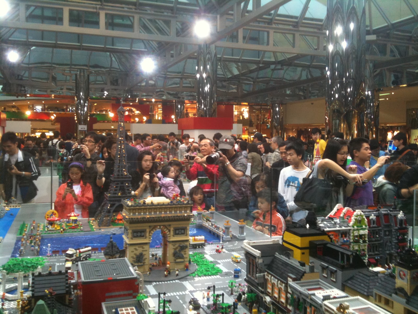 Nesting in Skyscrapers: Lego Exhibition in Taikoo: "Build up your ...