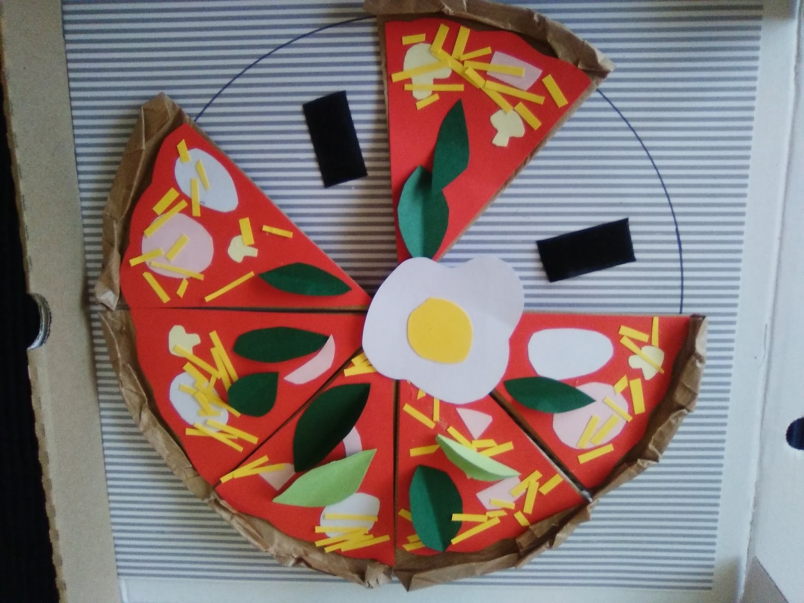 COSASMONAS: PIZZA DE CARTULINA Y PAPEL CRAFT
