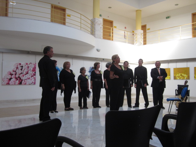 CORO ECCE GRATUM-----------------