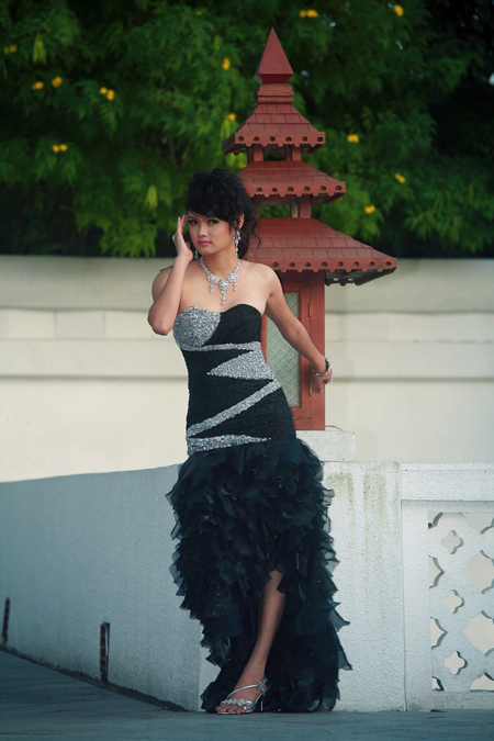 Myanmar Celebrities: Myanmar Actress Outdoor Portrait- Yadanar Pone