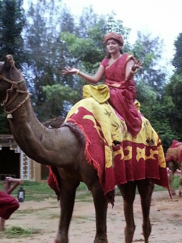 VJ Chithra in Oor Suthalam Vanga | Veethi