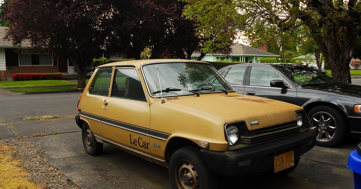 OLD PARKED CARS.: 1978 Renault Le Car.