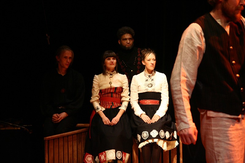 Lee Reinula ateljee: Koidula, Mulgi kuub ja rahvatants