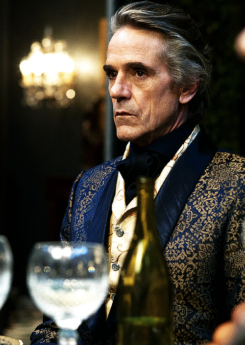 Within Me a Lunatic Sings: Book of the Month: Beautiful Creatures