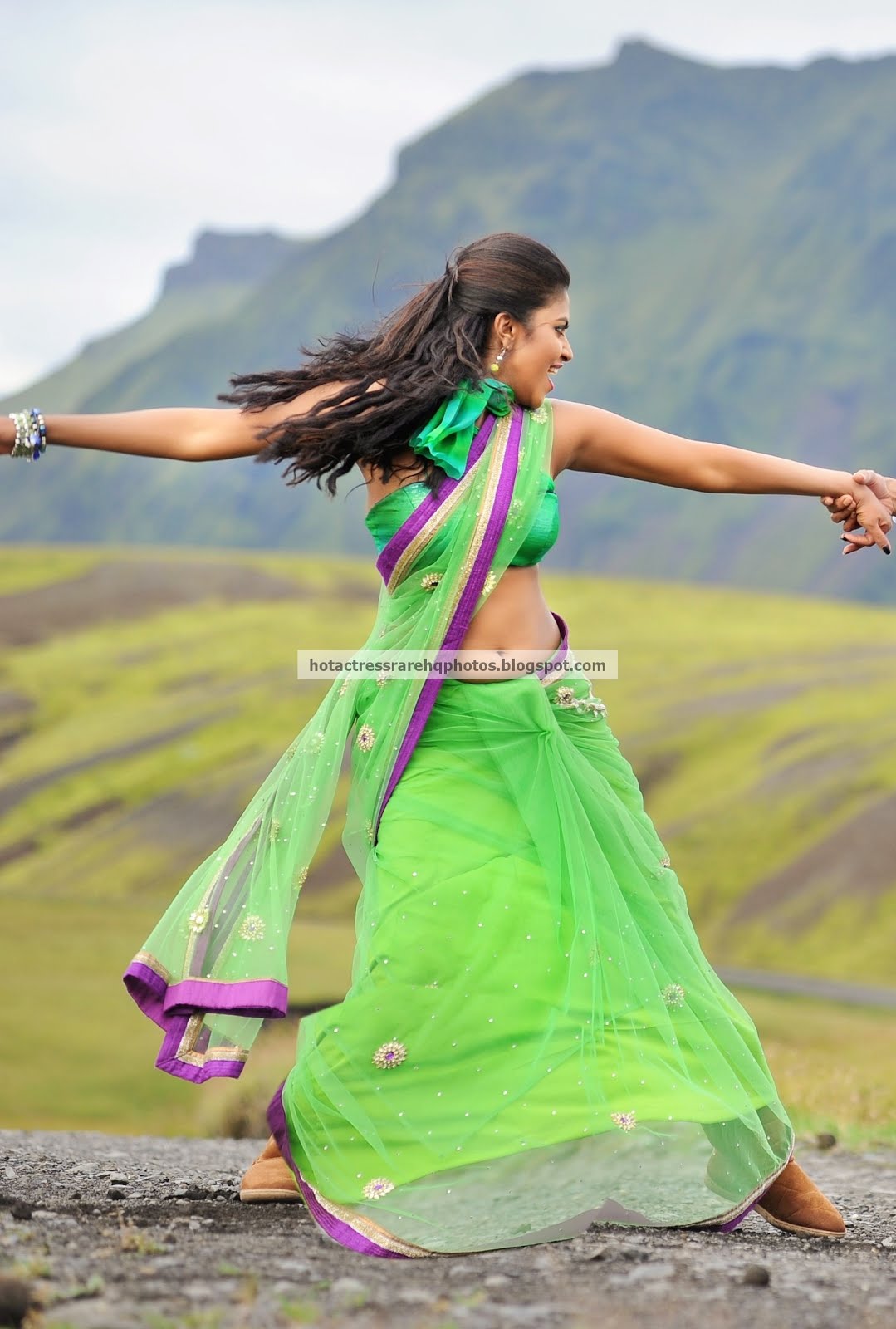 Hot Indian Actress Rare HQ Photos: Tamil Actress Amala Paul Deep Navel ...