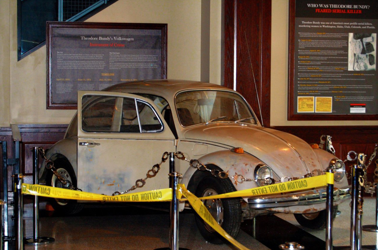 RETRO KIMMER'S BLOG: CAROL DARONCH ESCAPES TED BUNDY 11-8-1974