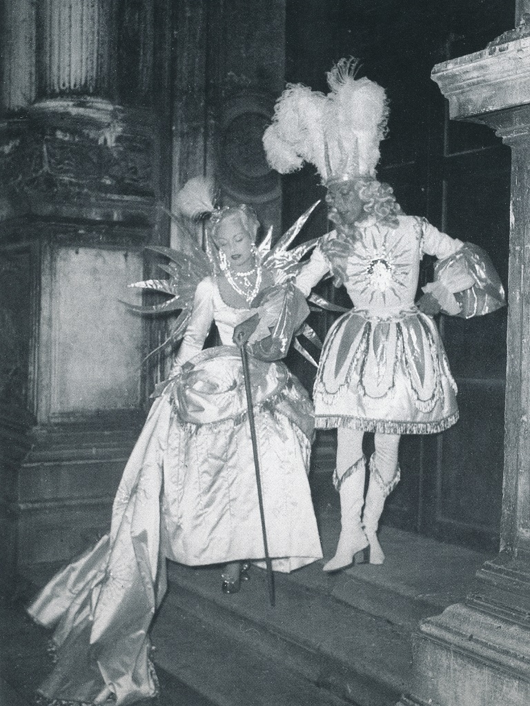 The Peak of Chic®: Fancy People in Fancy Dress