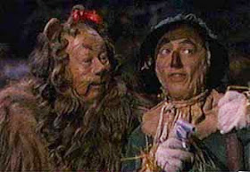 Scarecrow with gun in wizard of oz - mumumr