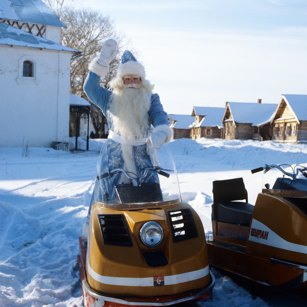 Soviet Ded Moroz: 23 Funny Photos of Slavic Santa Clauses in the USSR ...