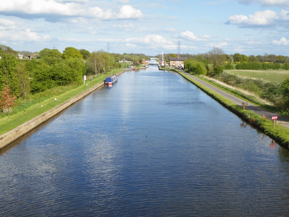 Travelling the Canals of England: Wide Waters to Goole