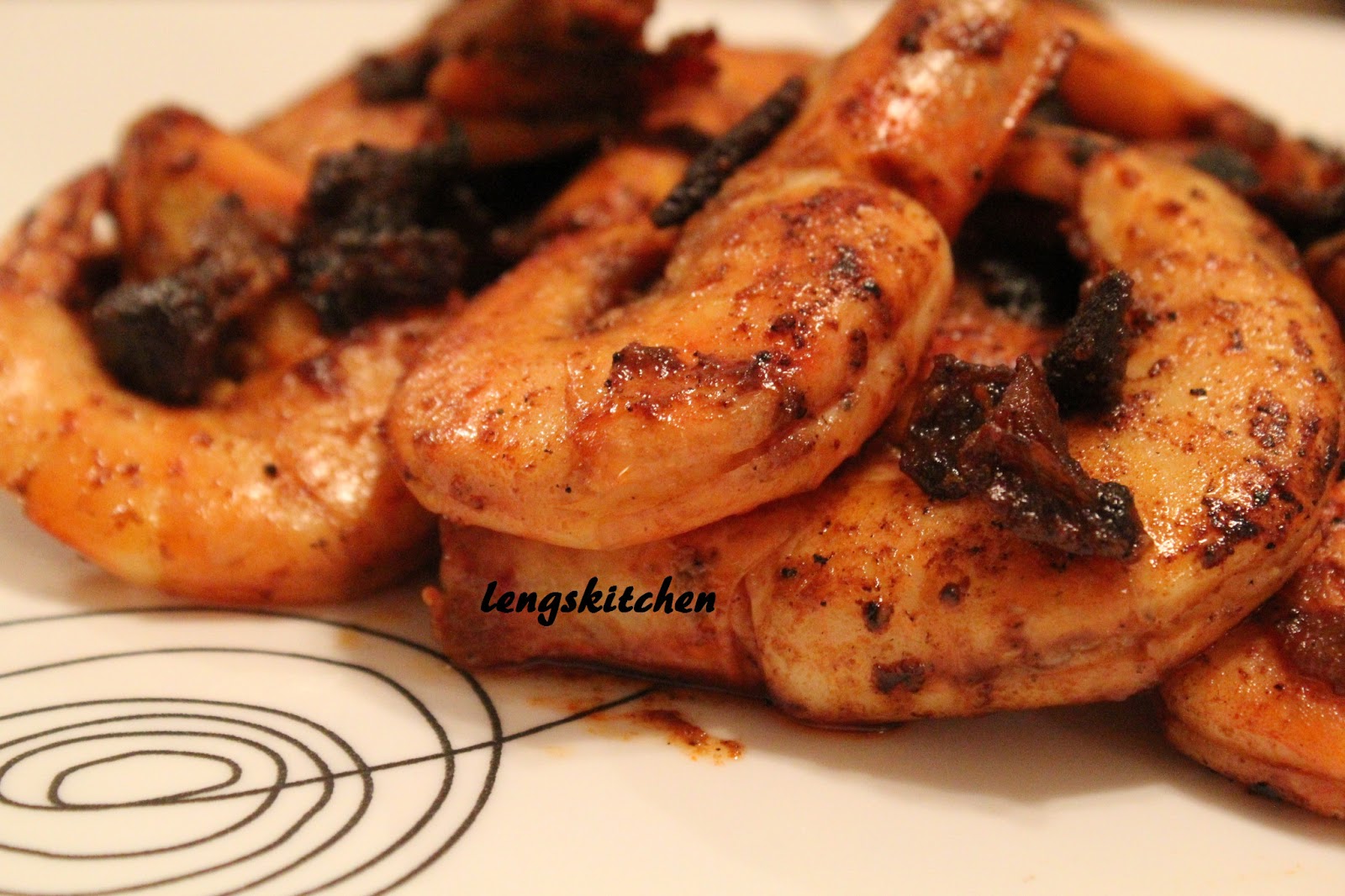 Kitchen Chaos: Asam Prawns (Tamarind Prawns) 亚参虾 - Mom's Recipe #1