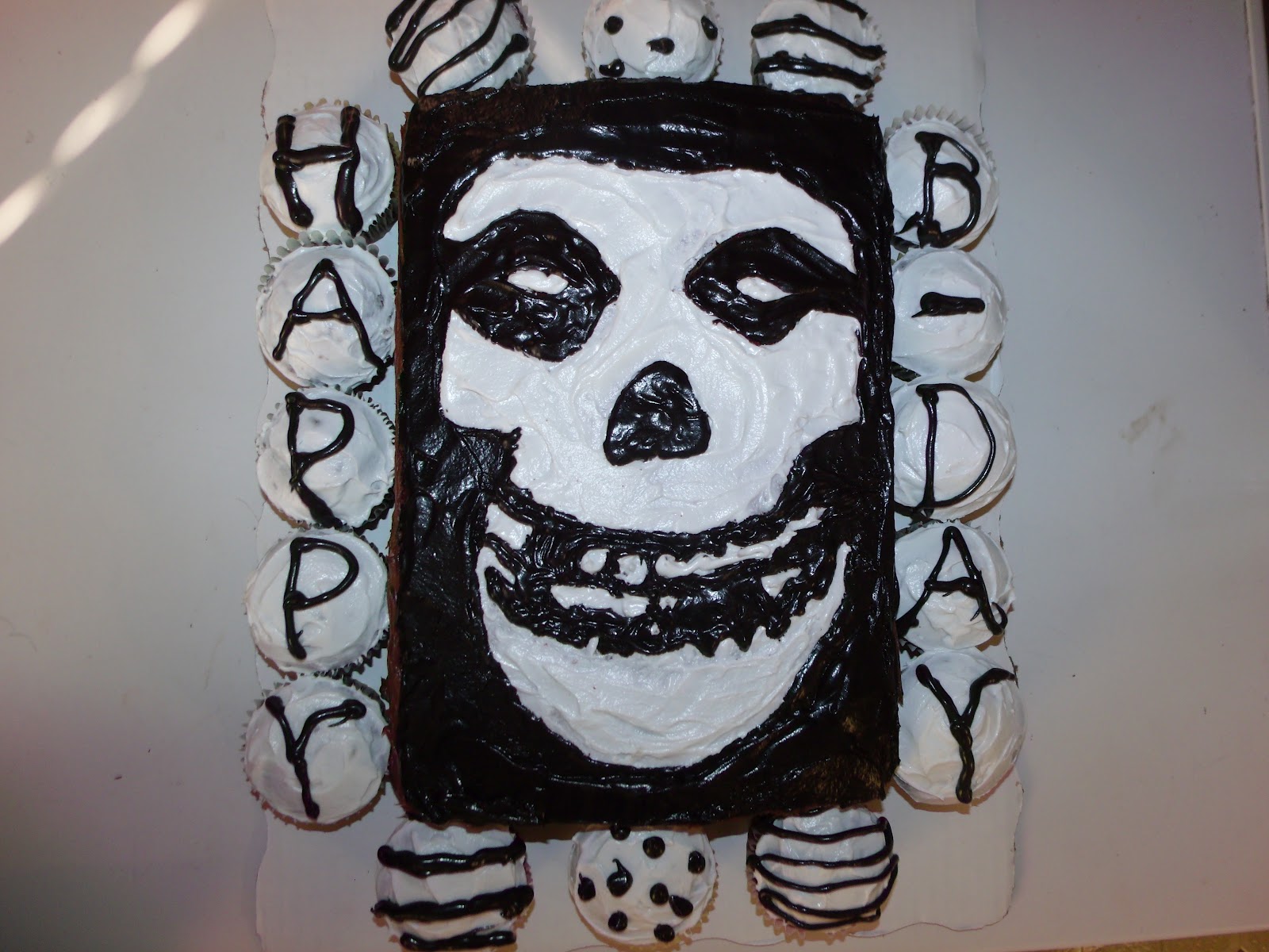The Hillbilly Princess Diaries: Misfits Skull Cake!