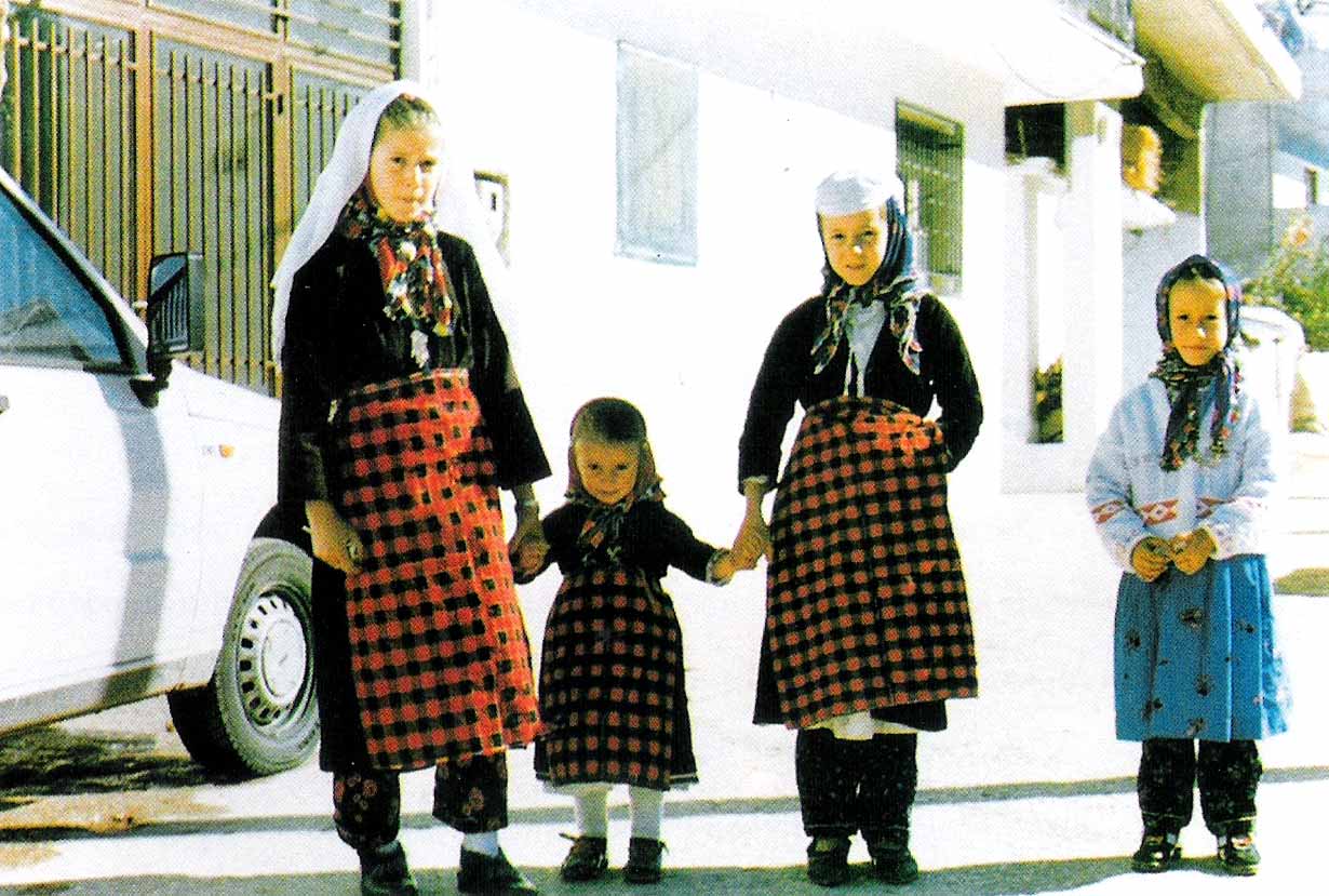 ΠΟΜΑΚΟΧΩΡΙΑ: Φωτογραφίες της Μύκης το 1996